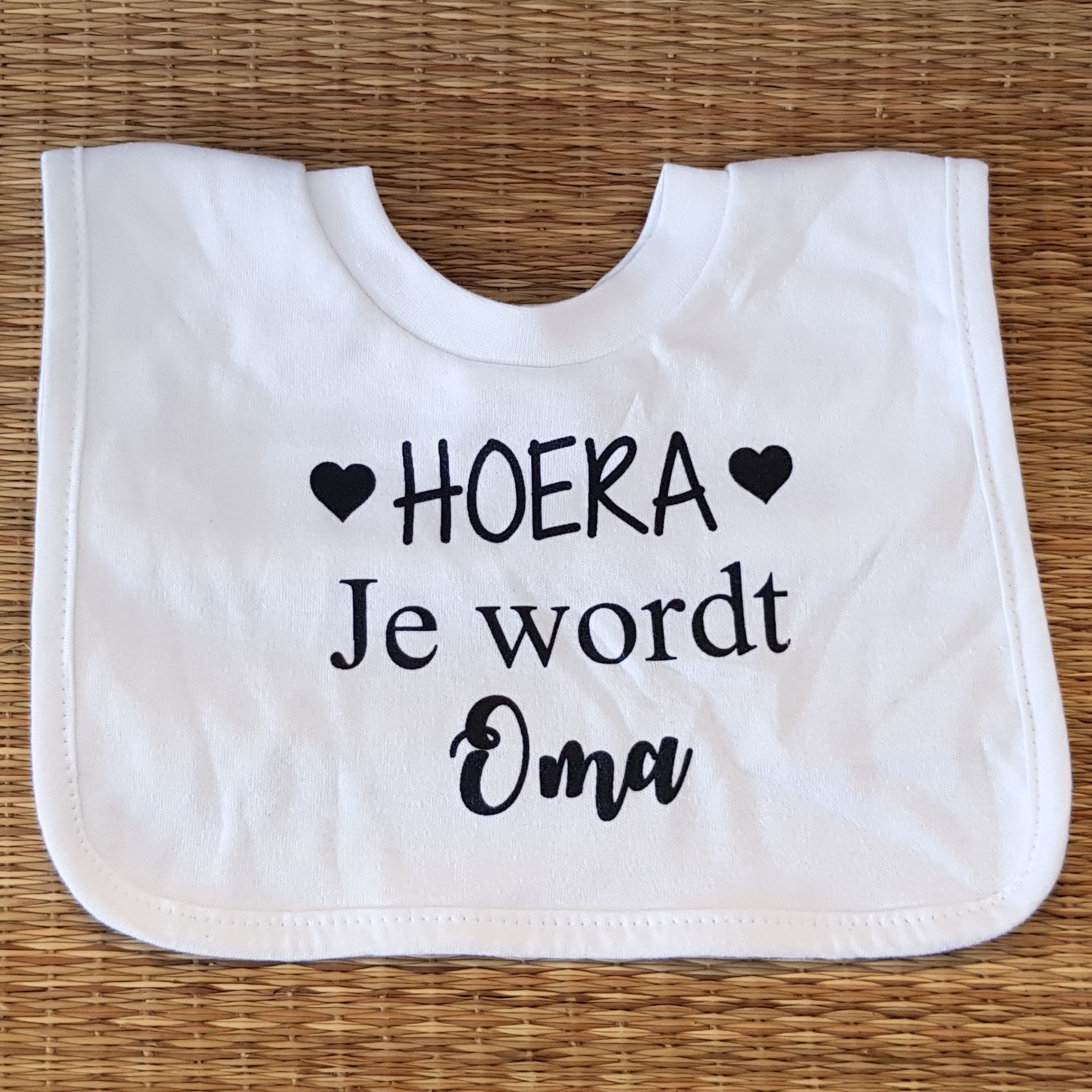 Baby Slabbetje met tekst - hoera je wordt oma